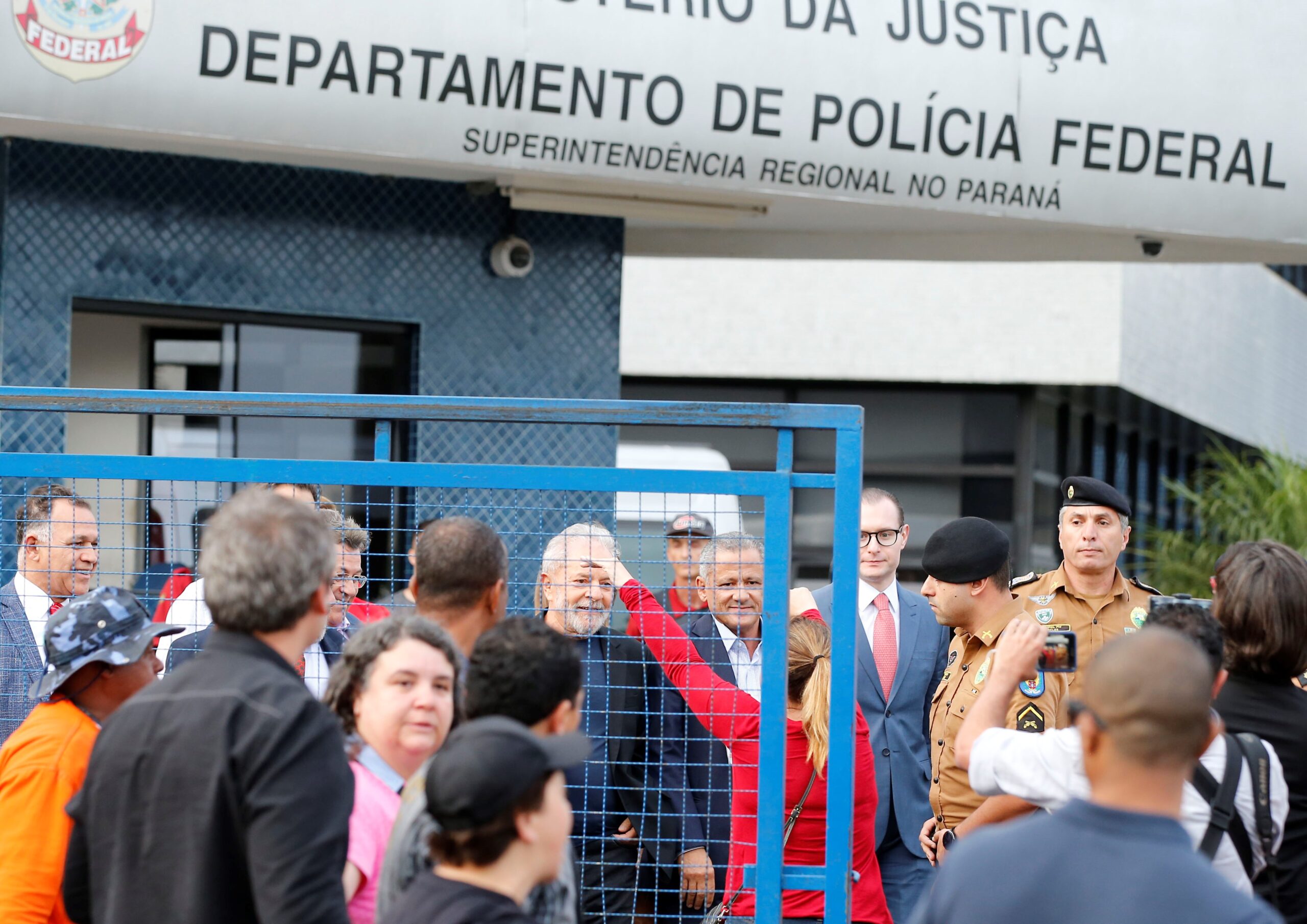 Las primeras fotos de Lula al salir de prisión prisión