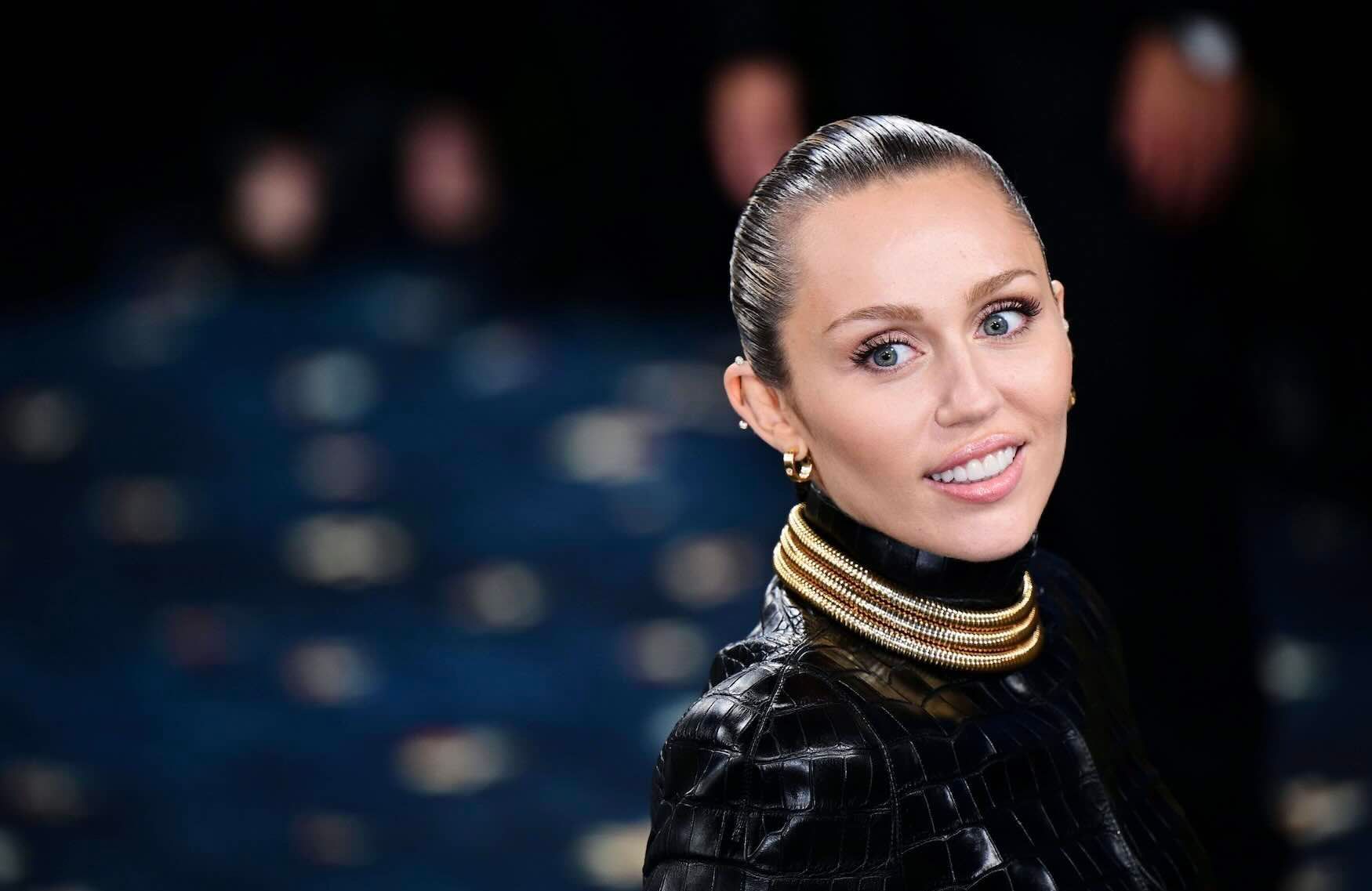 Miley Cyrus compartió con sus fans un adelanto de su nuevo álbum